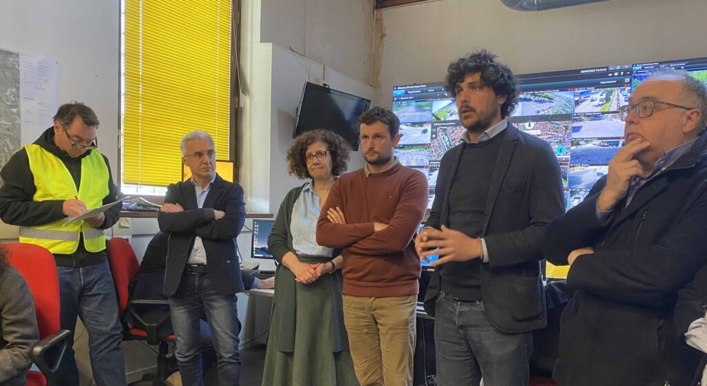 Gravi disagi per il traffico a causa dei lavori per il filobus dopo la ... Gravi disagi per il traffico a causa dei lavori per il filobus dopo la ...