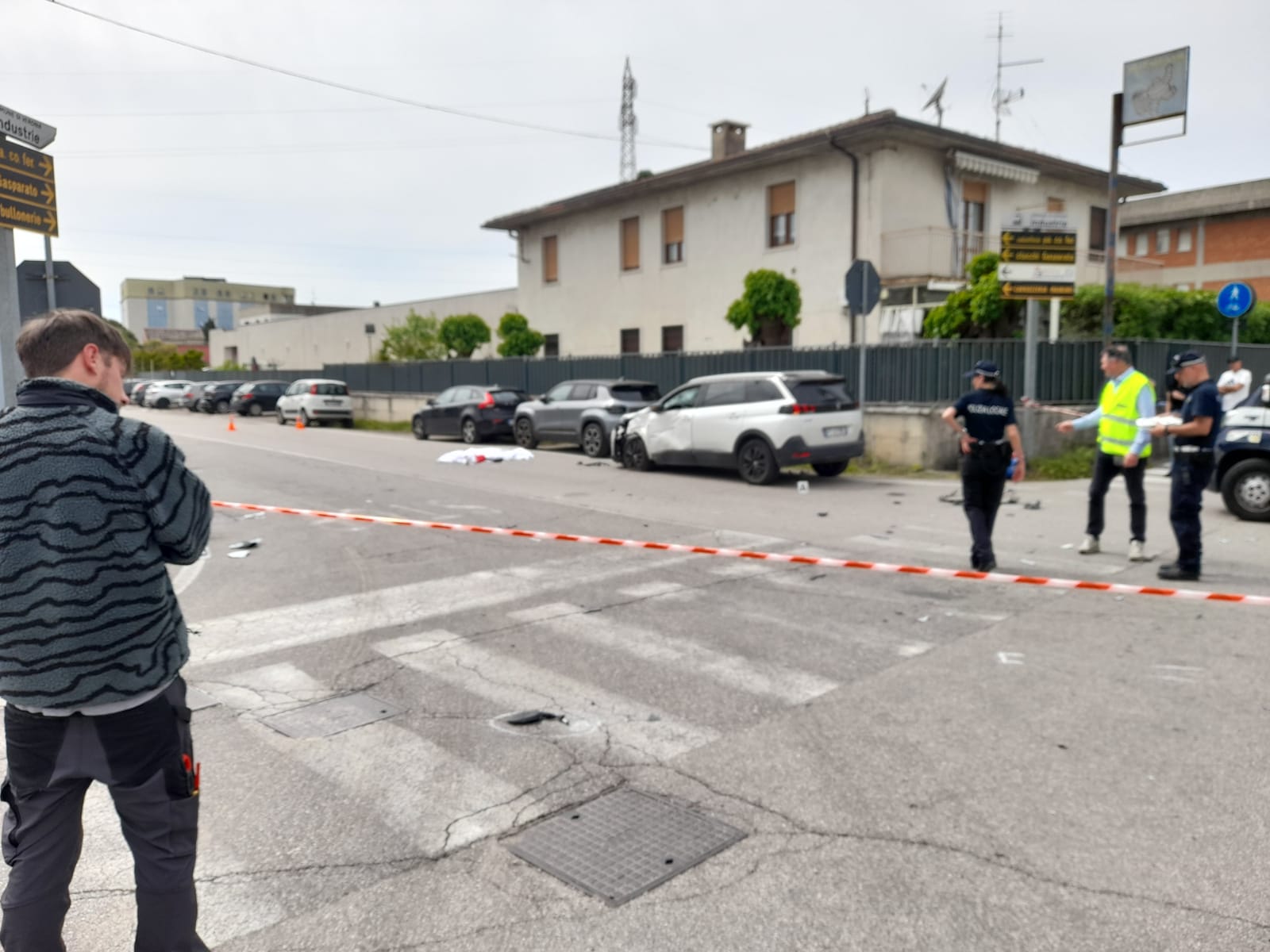 Incidente mortale fra via Chioda e via Torricelli: è la sesta vittima ... Incidente mortale fra via Chioda e via Torricelli: è la sesta vittima ...