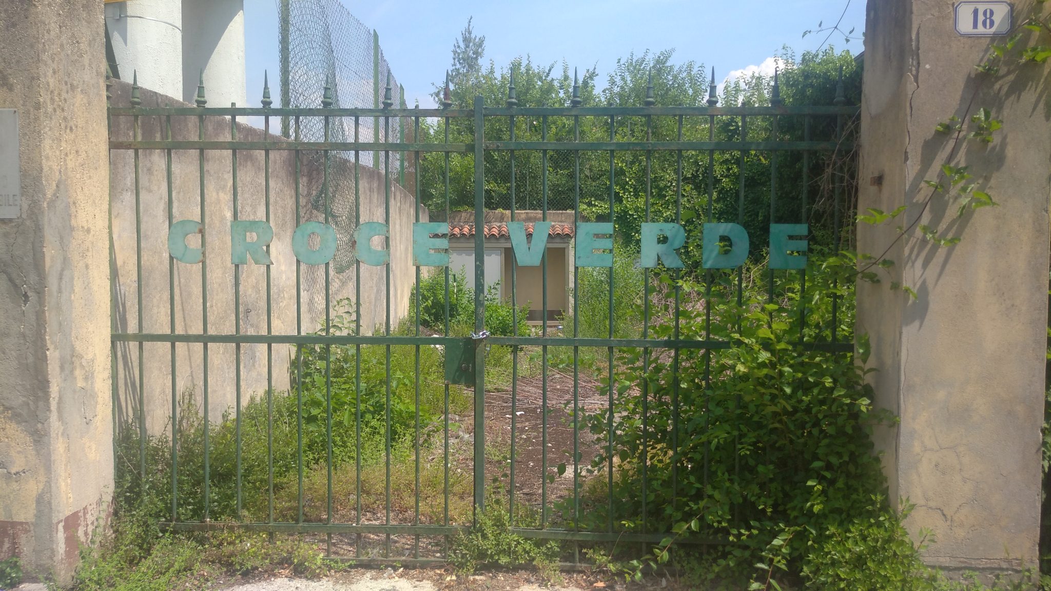 Degrado all'ex-sede della Croce Verde in Borgo Venezia